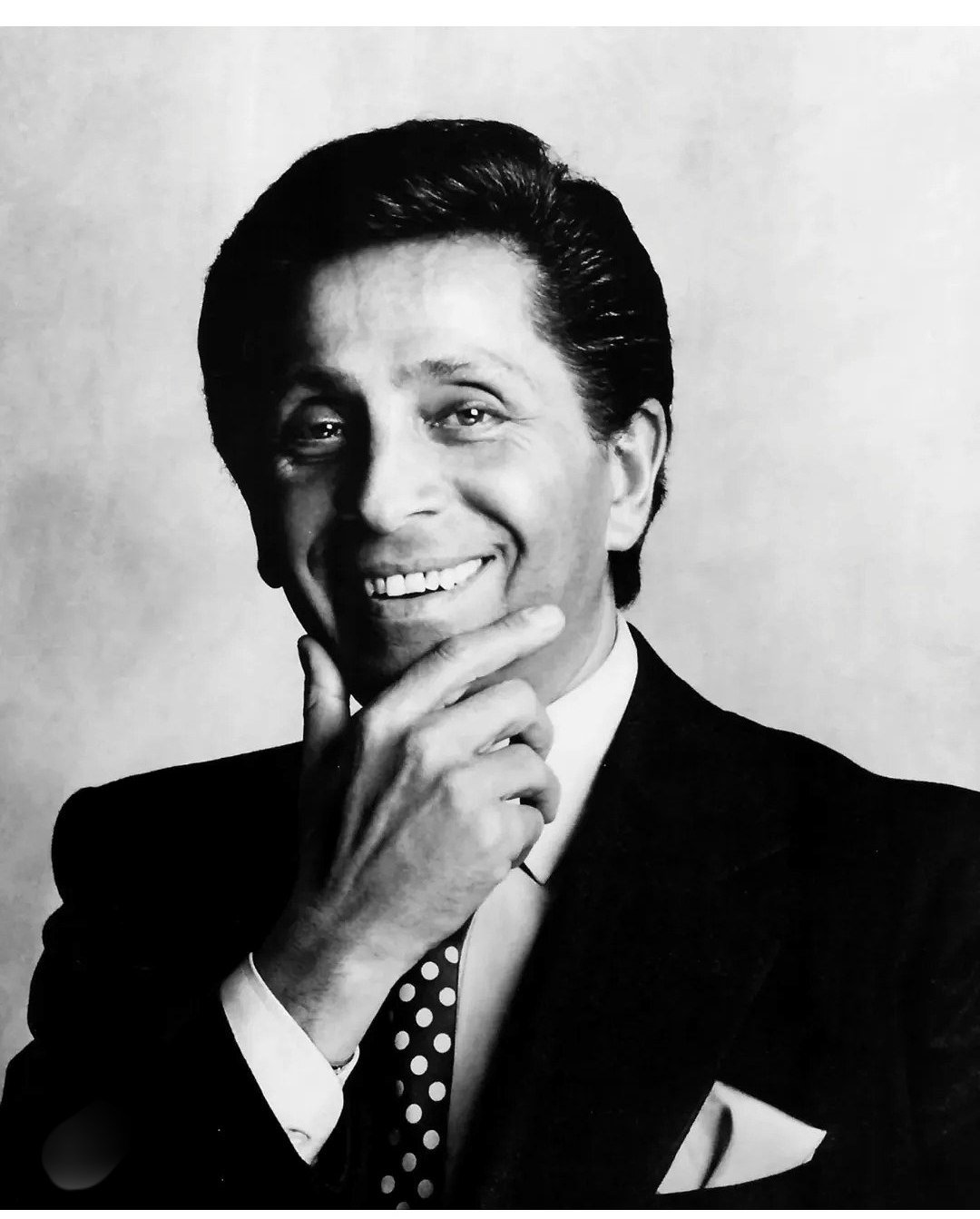 Valentino Garavani, Iconic Italian Fashion Designer, Dies at 93 ...